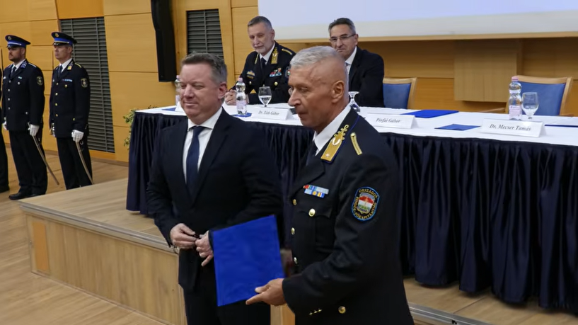 "Nem fogom tizennégy emelet magasból szemlélni, mi történik a rendőrség ...